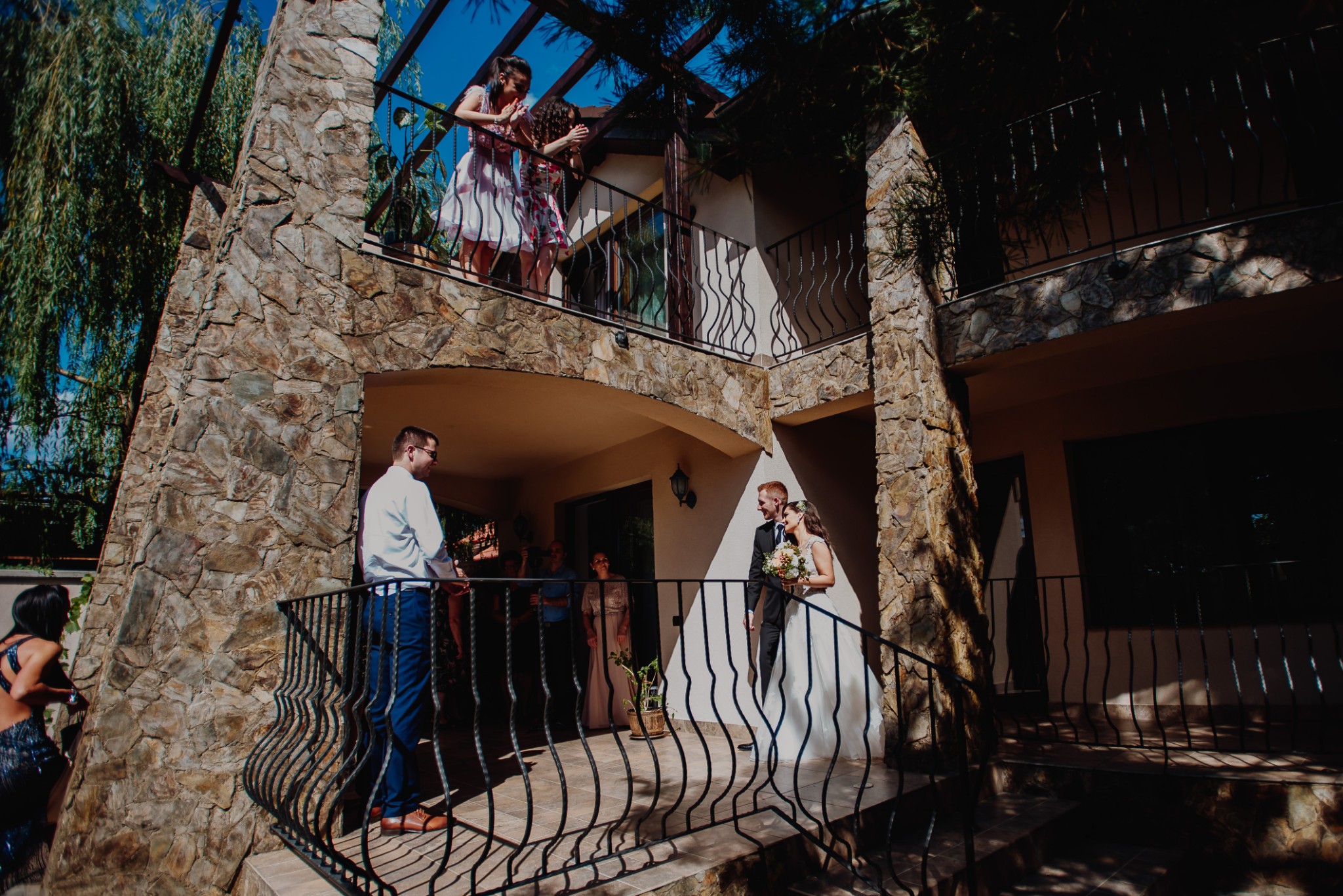 Nunta rustica de basm intr-o poenita de castel la Domeniul Lupas