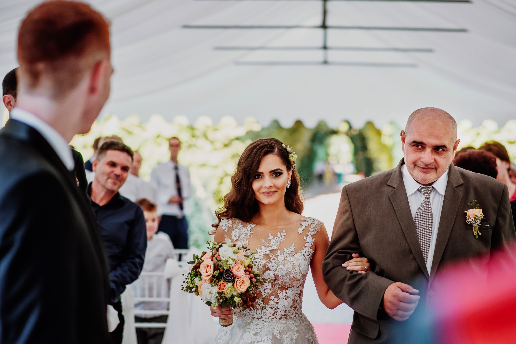 Nunta rustica de basm intr-o poenita de castel la Domeniul Lupas